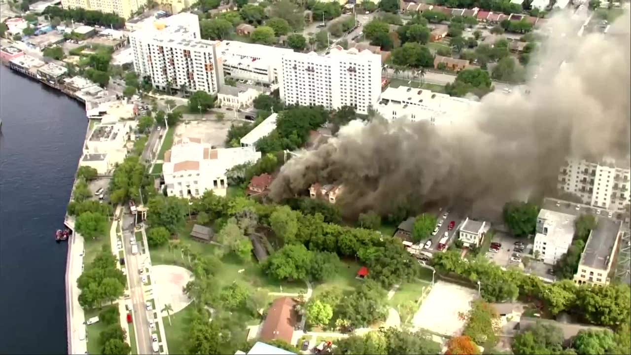 Crews battle massive apartment fire in Miami | FOX 13 Tampa Bay