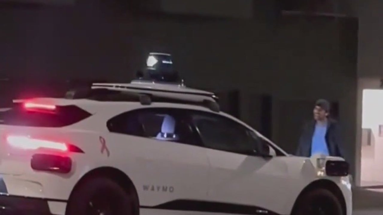 Man taunts driverless Waymo car in California | FOX 11 Los Angeles