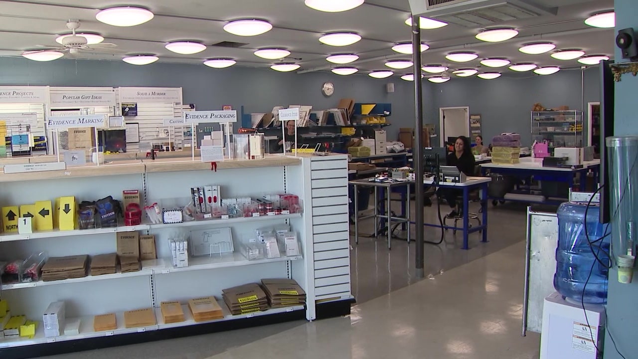 Phoenix store attracts crime fans, law enforcement | FOX 10 Phoenix