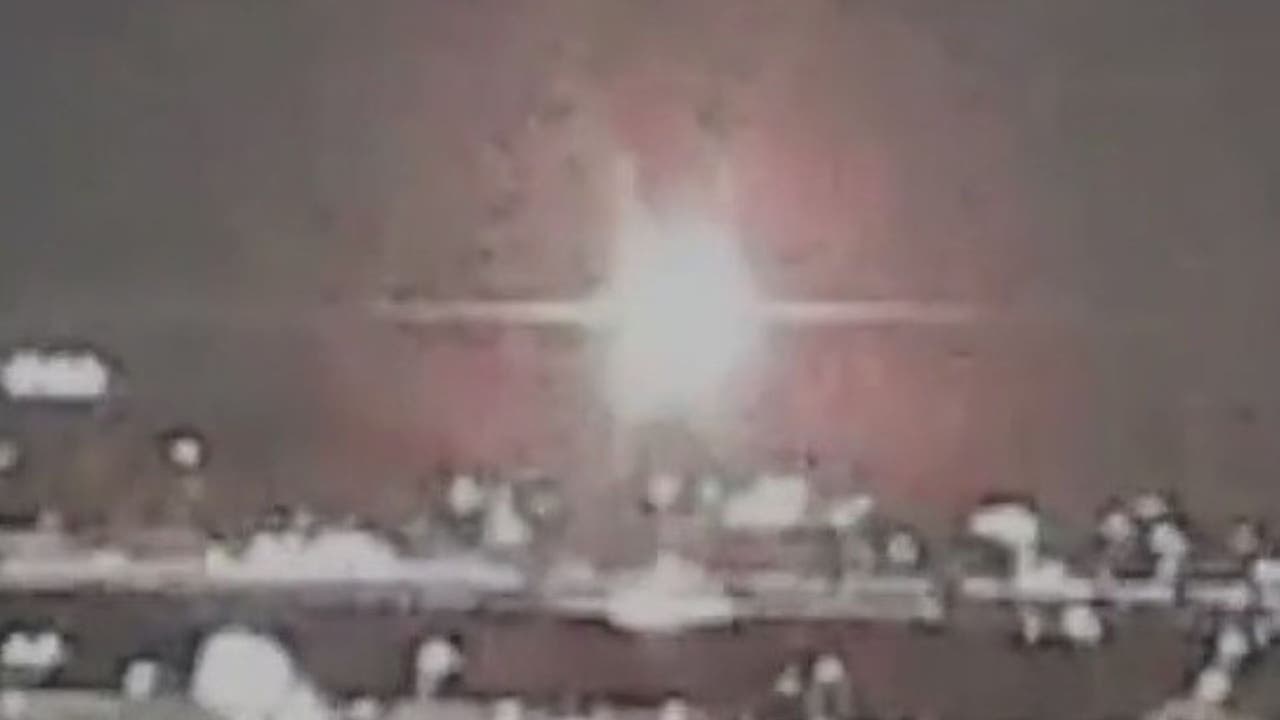 Washington DC plane crash caught on camera | FOX 11 Los Angeles