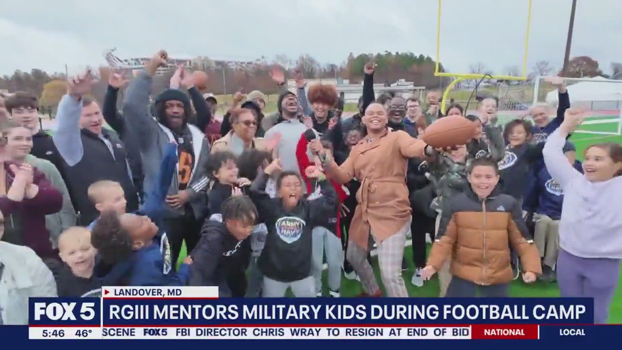 Heroes for Huddle: RGIII mentors military kids at Army-Navy football ...