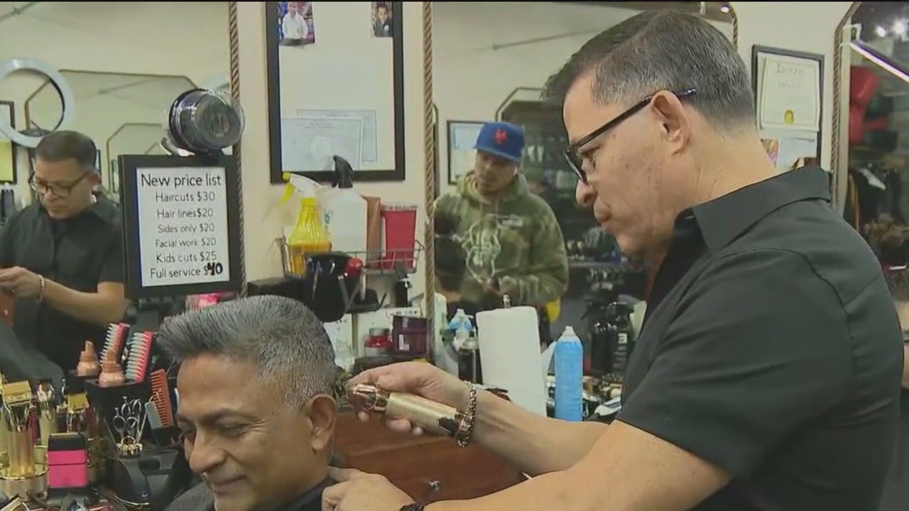 Trump visits barber shop in the Bronx | FOX 5 New York