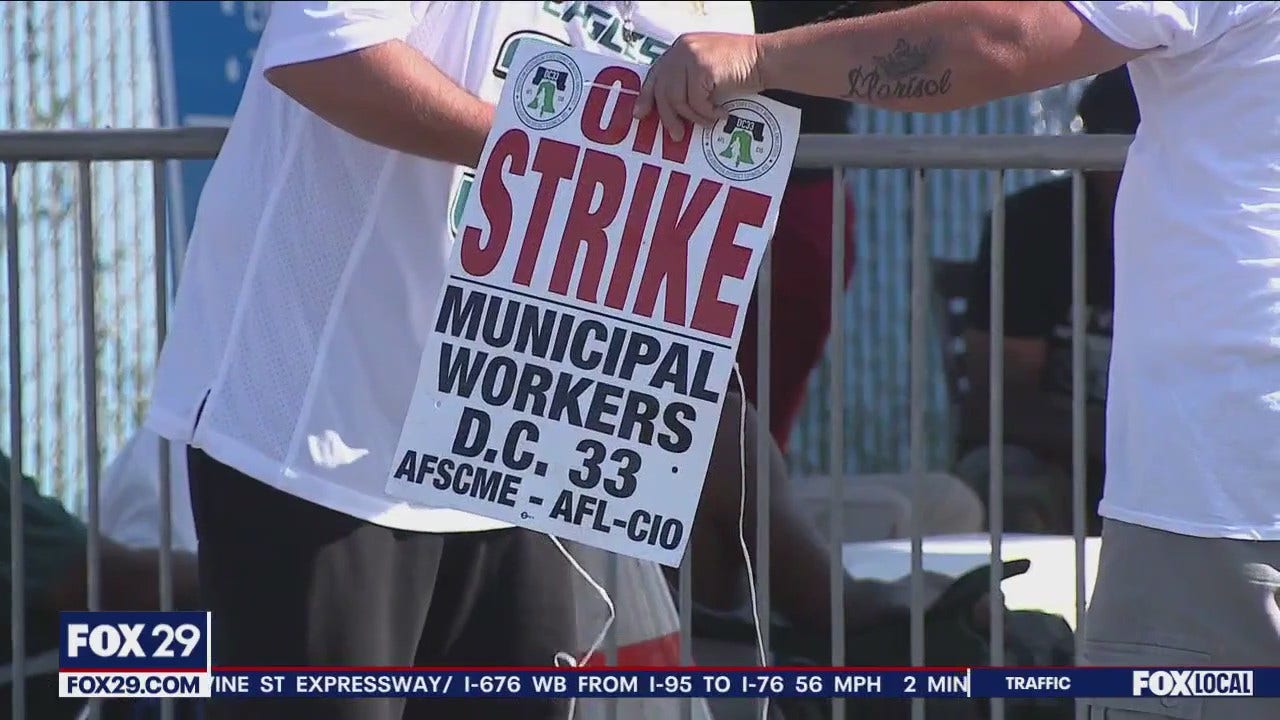 District Council 33 members picket in Philly as negotiations with the ...
