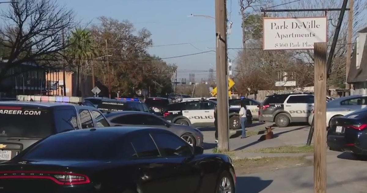 Houston shooting: Teens, officers shoot at Park Place apartment complex ...