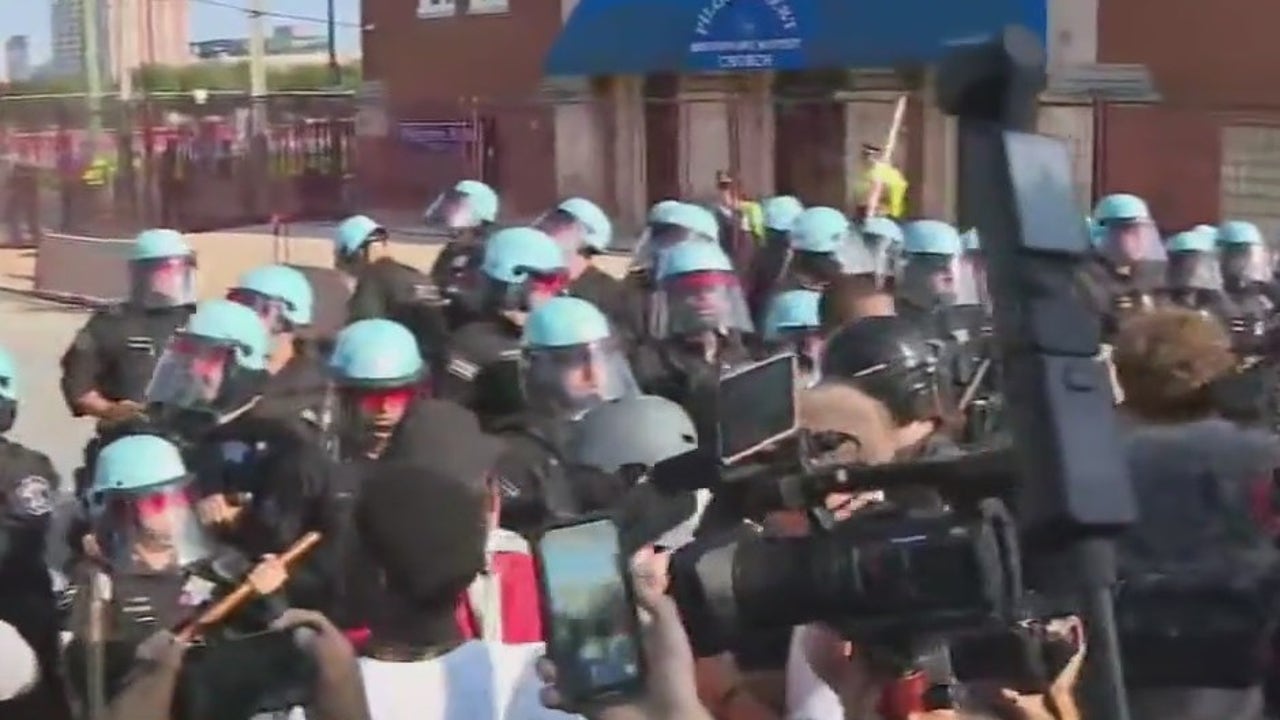 Police clash with protesters who breached DNC security perimeter | FOX ...