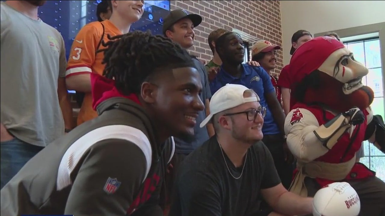 Bucs’ running back shows up at fantasy draft party | FOX 13 Tampa Bay