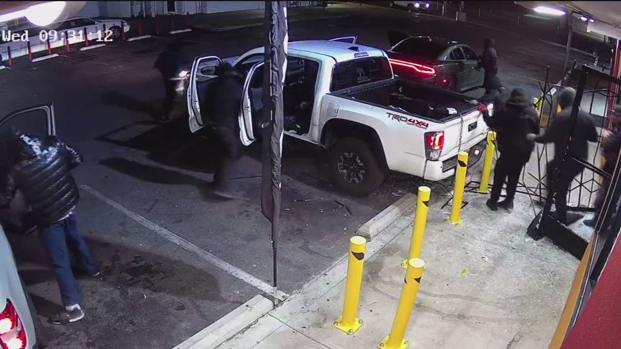 Oakland cellphone store targeted in flash mob-style burglary | KTVU FOX 2