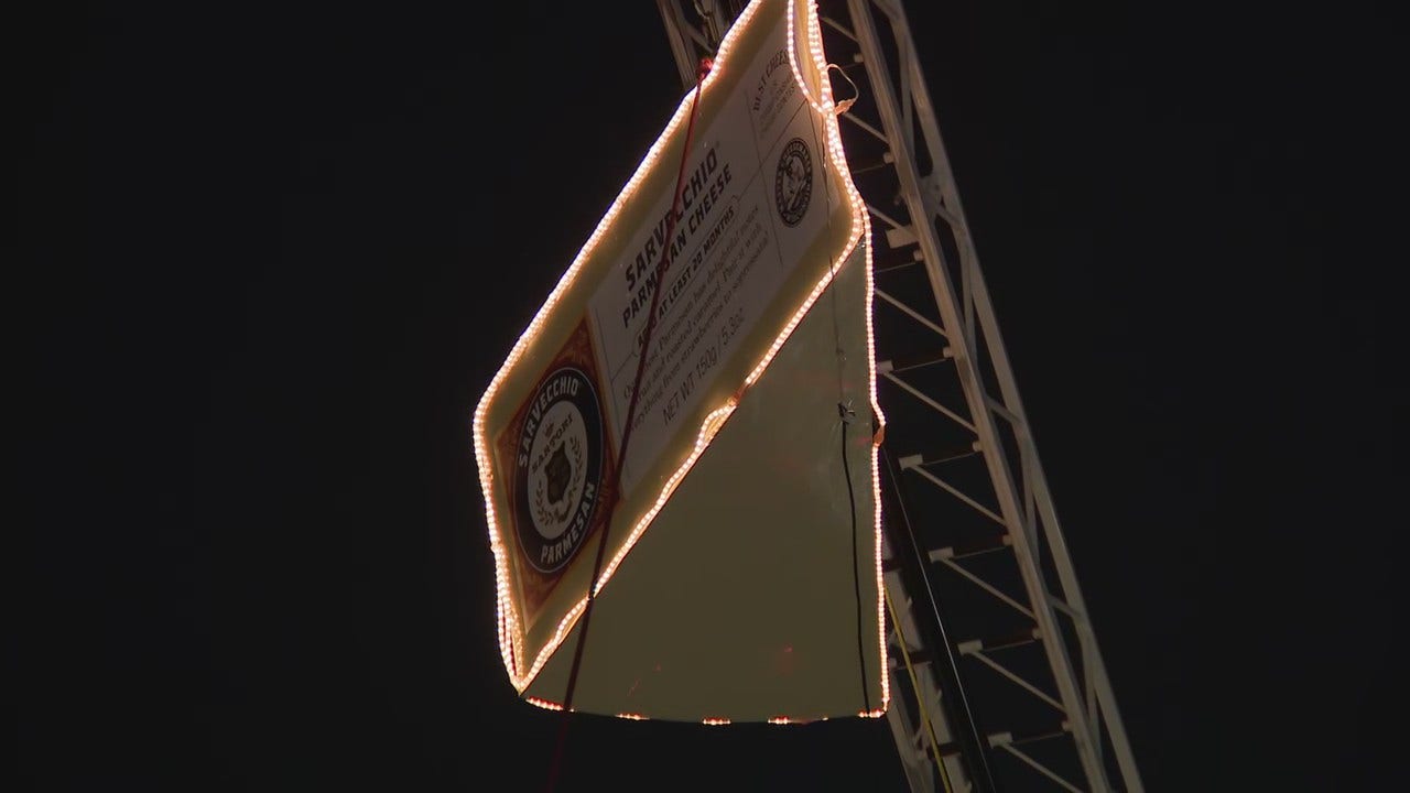 Plymouth 'Big Cheese Drop' New Year's celebration | FOX6 Milwaukee