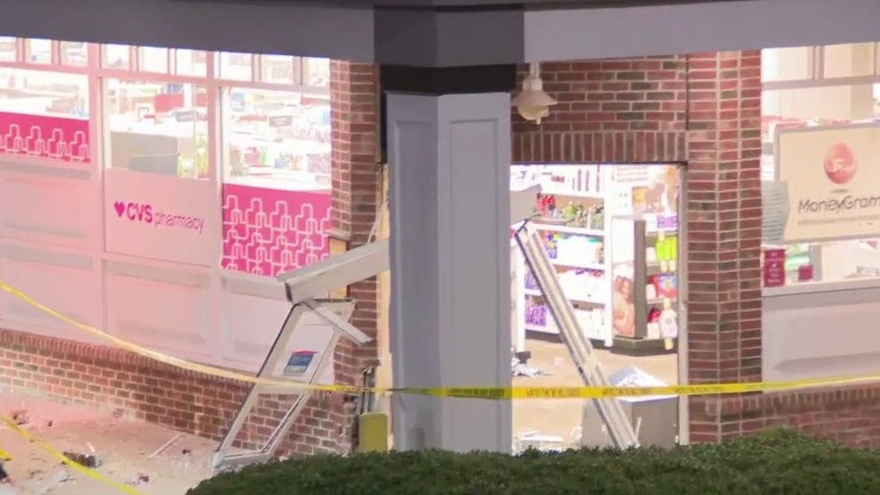 Thieves smash Cobb County CVS's doors | FOX 5 Atlanta