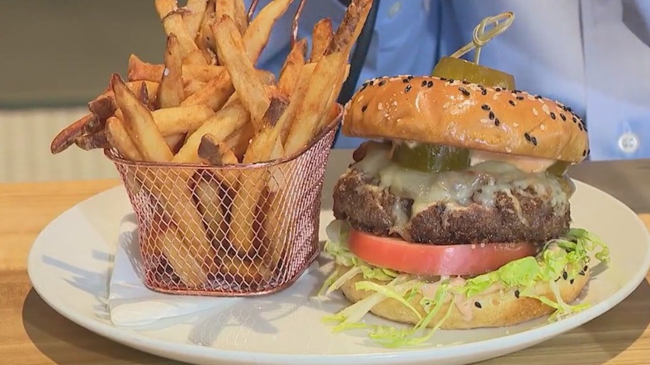 Burgers with Buck: Confab Kitchen & Bar | FOX 5 Atlanta