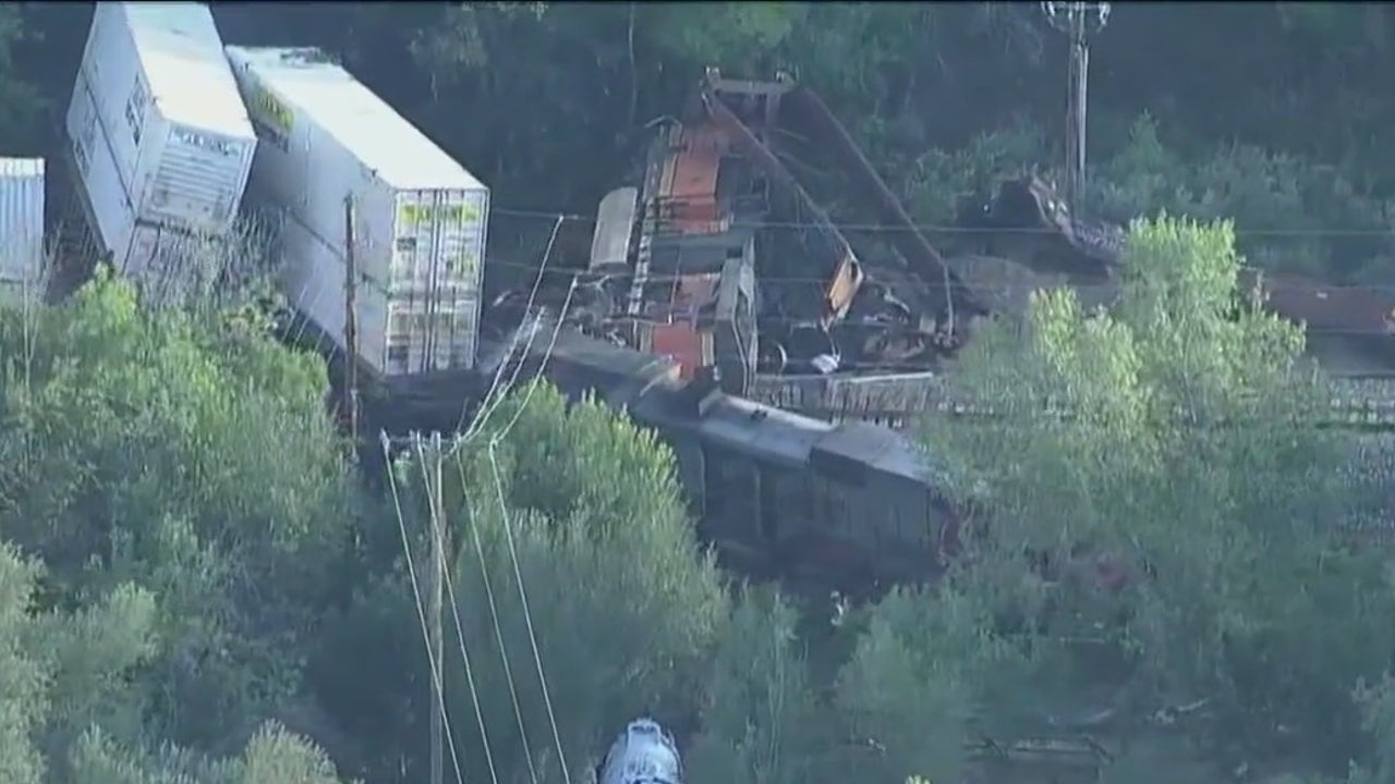 Massive train derailment in Boulder, Colorado | FOX 32 Chicago