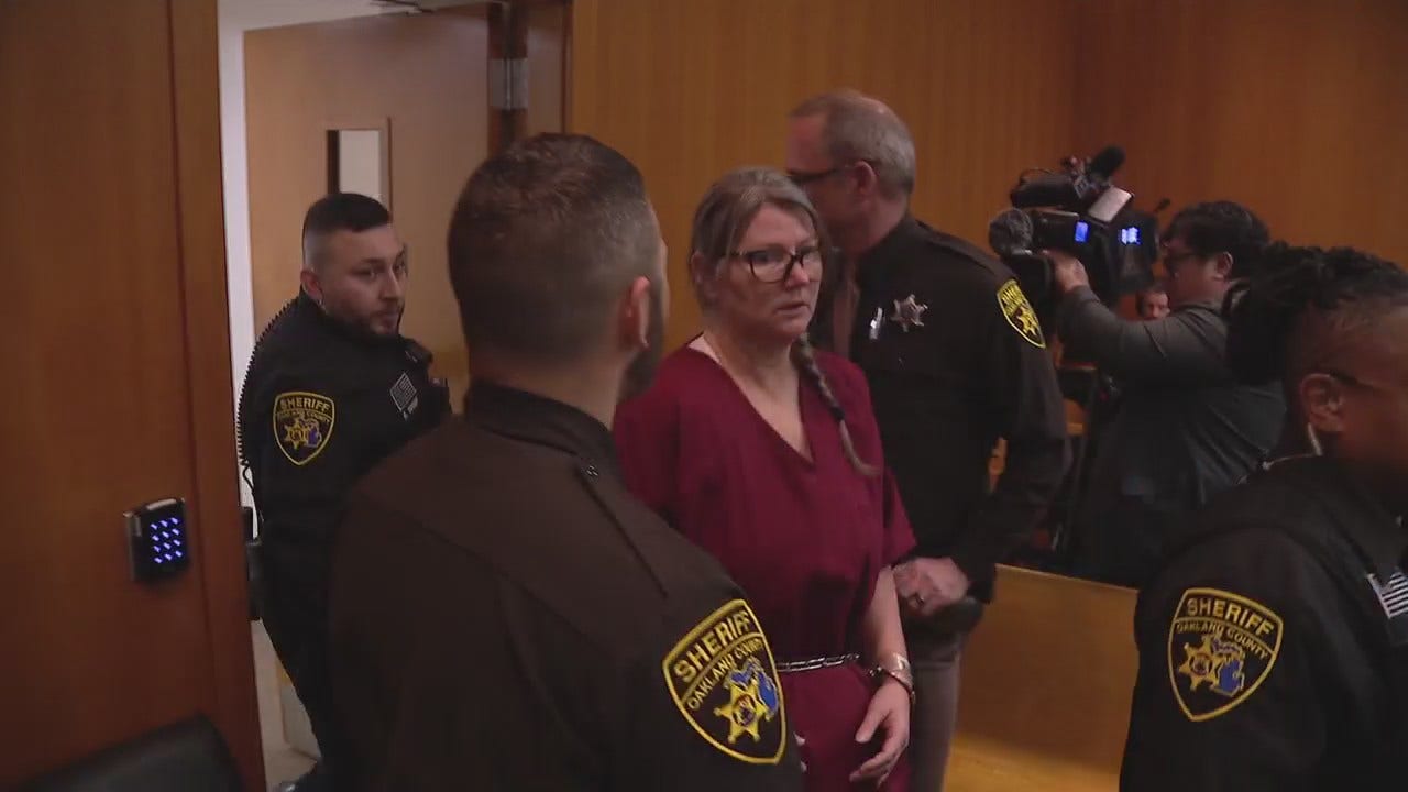 Michigan judge considers arguments in Jennifer Crumbley case | FOX 2 ...