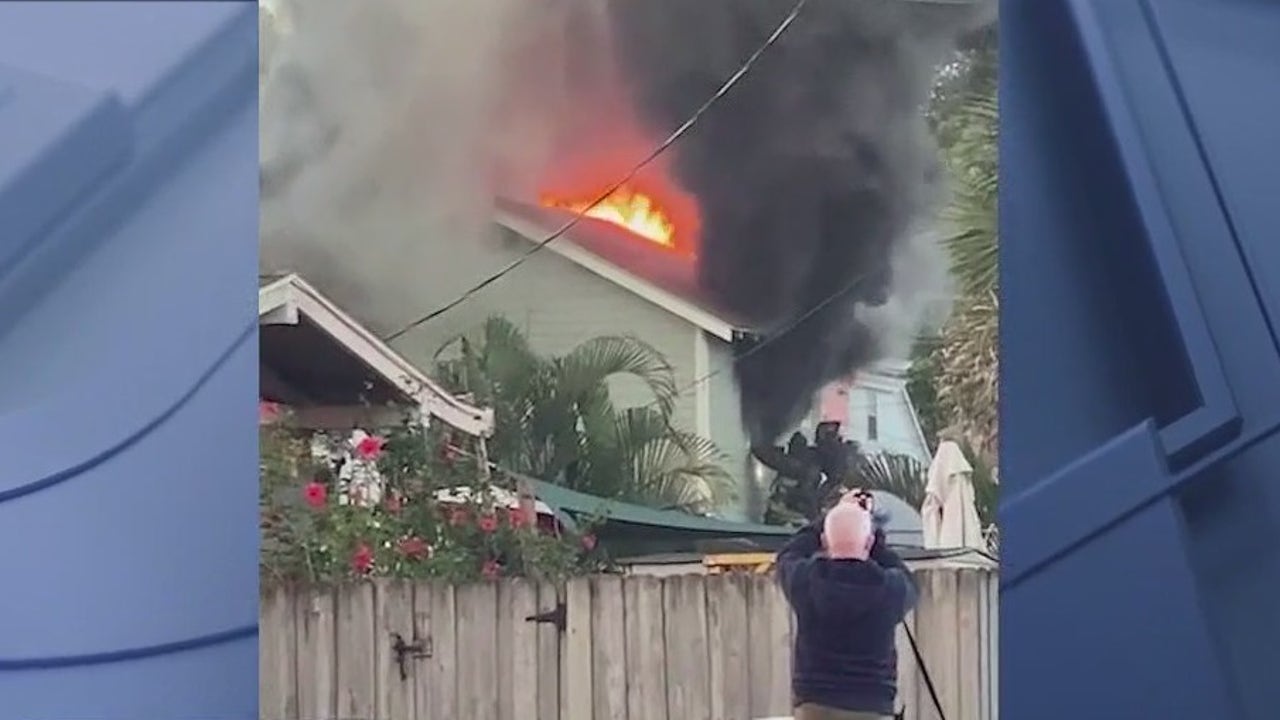 Firefighters battle house fire that left 2 injured | FOX 35 Orlando