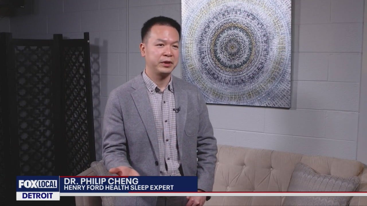 Sleep expert says to wake up at same time each day | FOX 2 Detroit
