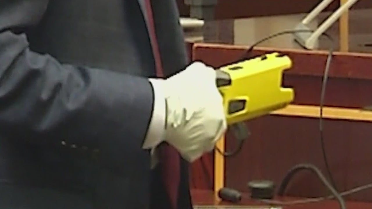 Jury deliberating in trial of deputy accused of Taser fire | FOX 35 Orlando