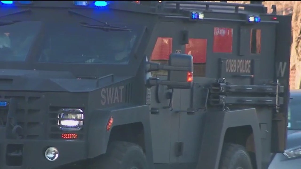 Search warrant turns into SWAT standoff | FOX 5 Atlanta