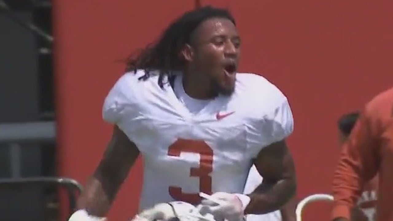 Texas football's first full pad practice | FOX 7 Austin