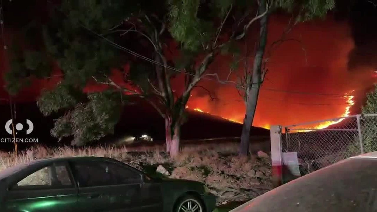 Canyon Crest fire burning parts of Riverside County | FOX 11 Los Angeles