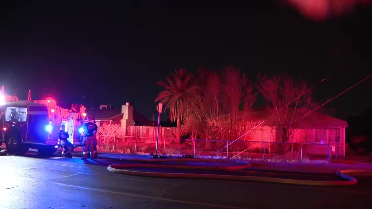 Fire breaks out overnight at Phoenix home | FOX 10 Phoenix