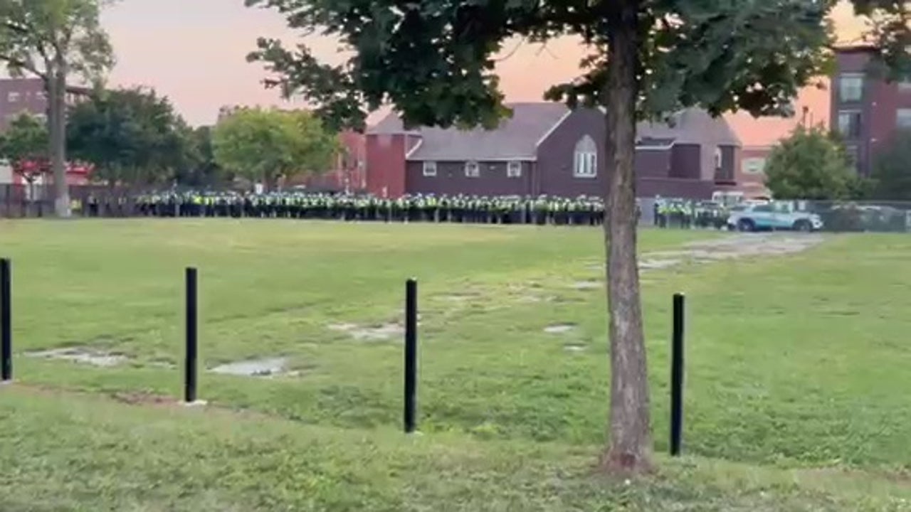 Chicago police reinforce DNC perimeter with added officers amid protest ...