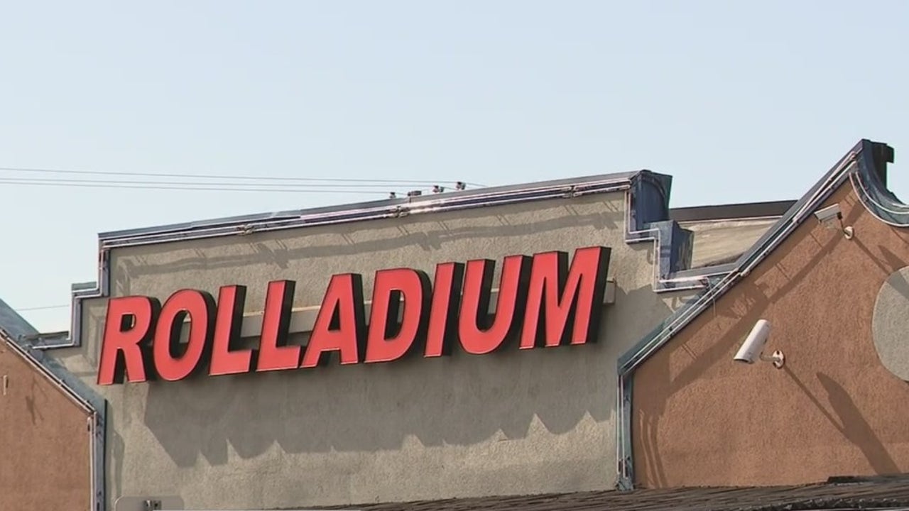 Strong winds blows roof off Rolladium in Waterford | FOX 2 Detroit