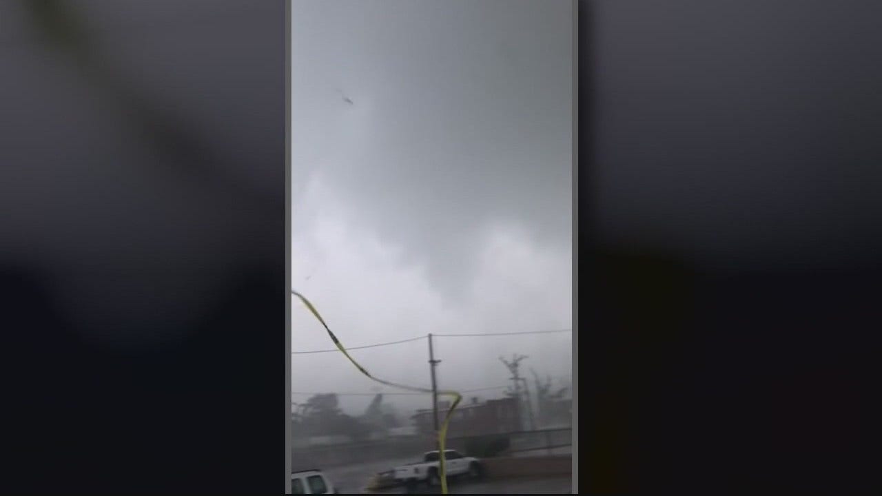 Video shows tornado pushing into Armada | FOX 2 Detroit