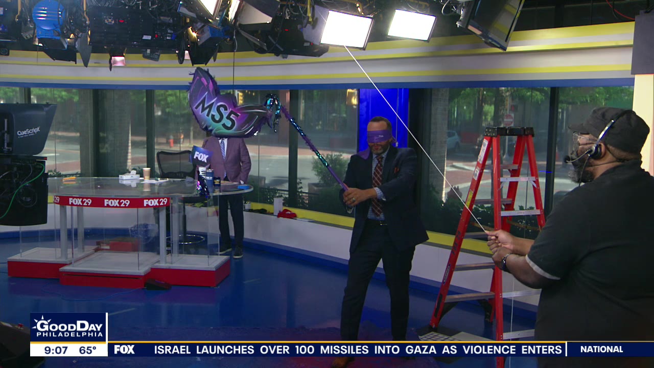 Thomas Drayton hacks away at Masked Singer piñata | FOX 29 Philadelphia