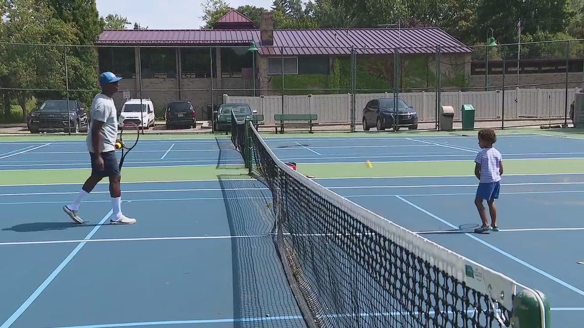 Suspects jump out of moving minivan, run away from Dearborn traffic ...