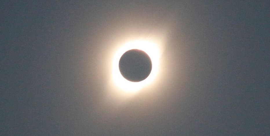 Chicago solar eclipse map: Path through Illinois, peak times on April 8 ...