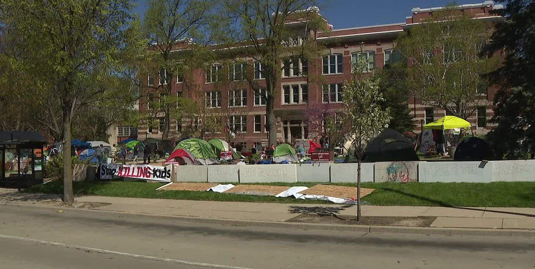 UW-Milwaukee Gaza protests; encampment sees expansion | FOX6 Milwaukee