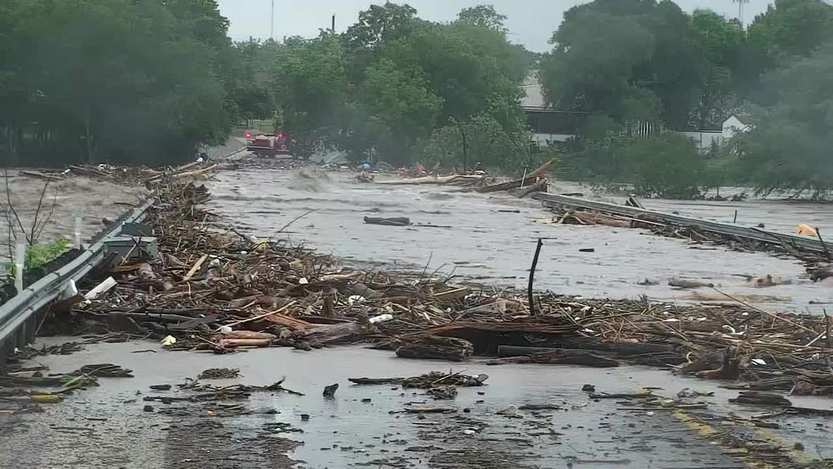 Flash flooding leaves multiple people stranded, cars underwater | FOX 7 ...