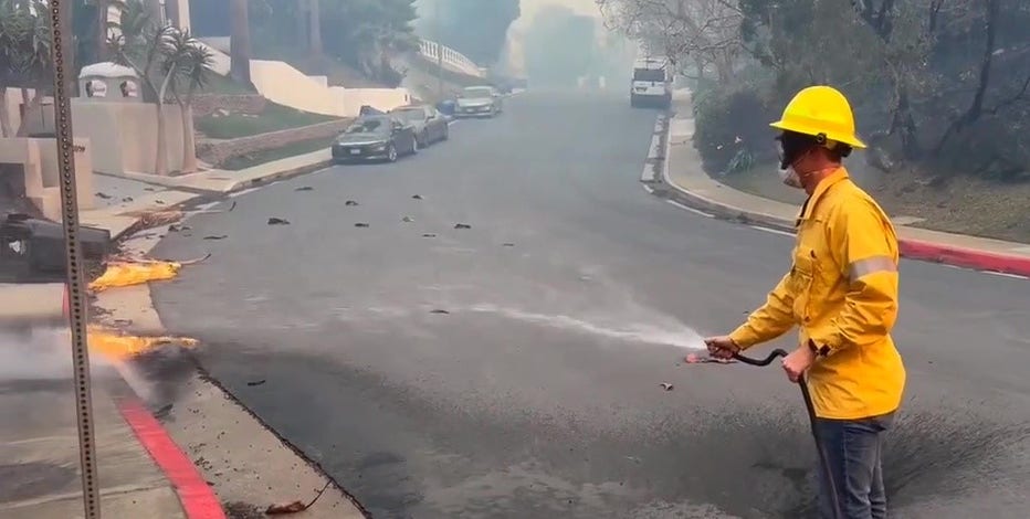 Watch: Palisades Fire creates apocalyptic scene along L.A. highway ...