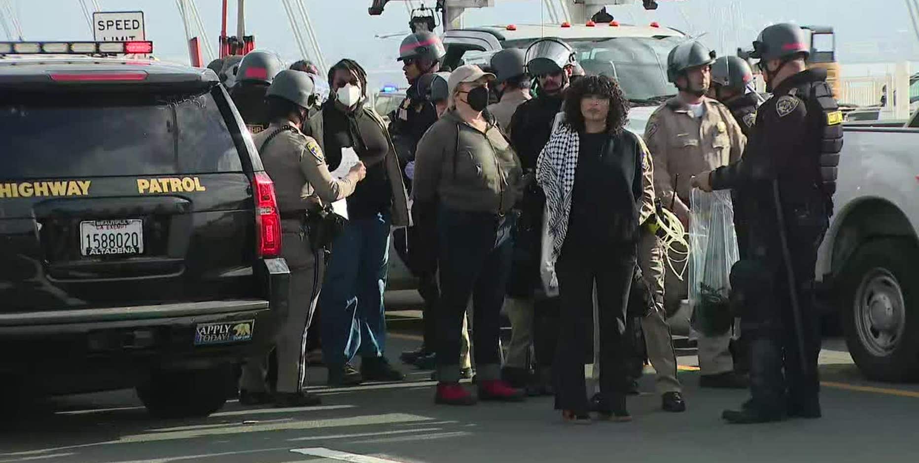 Protesters calling for ceasefire briefly shut down Central Freeway in ...