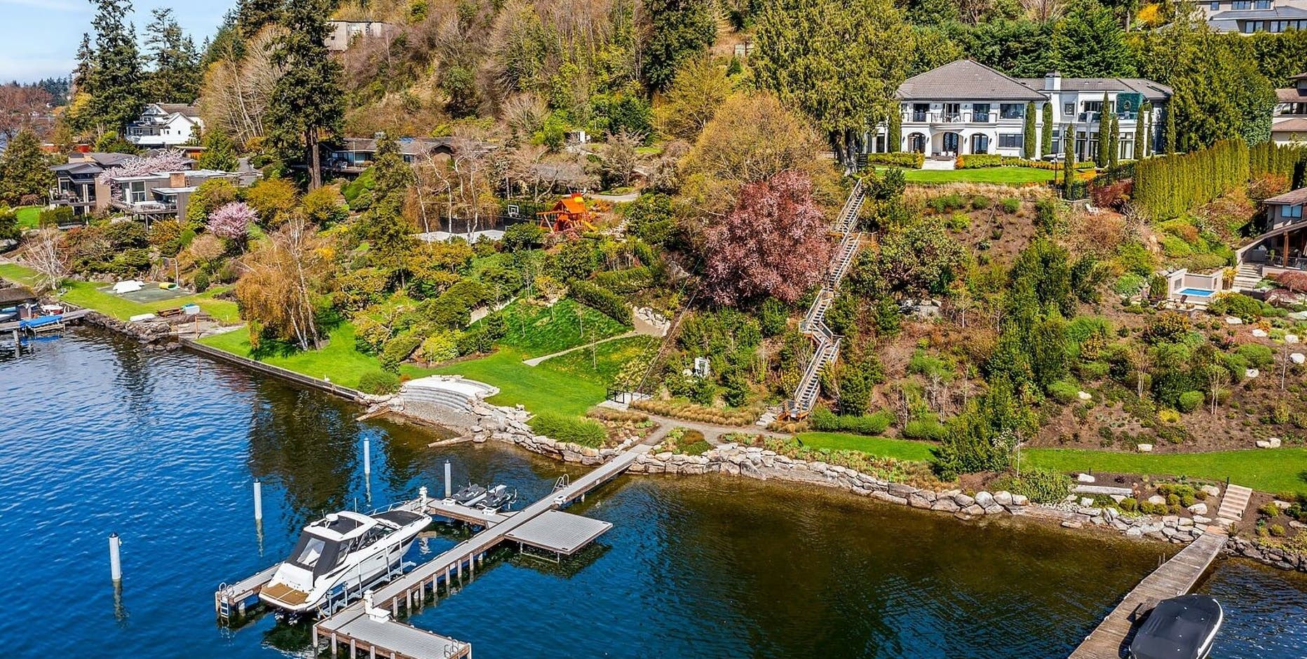 Russell Wilson's Bellevue mansion sold after 2 years on market | FOX 13 ...
