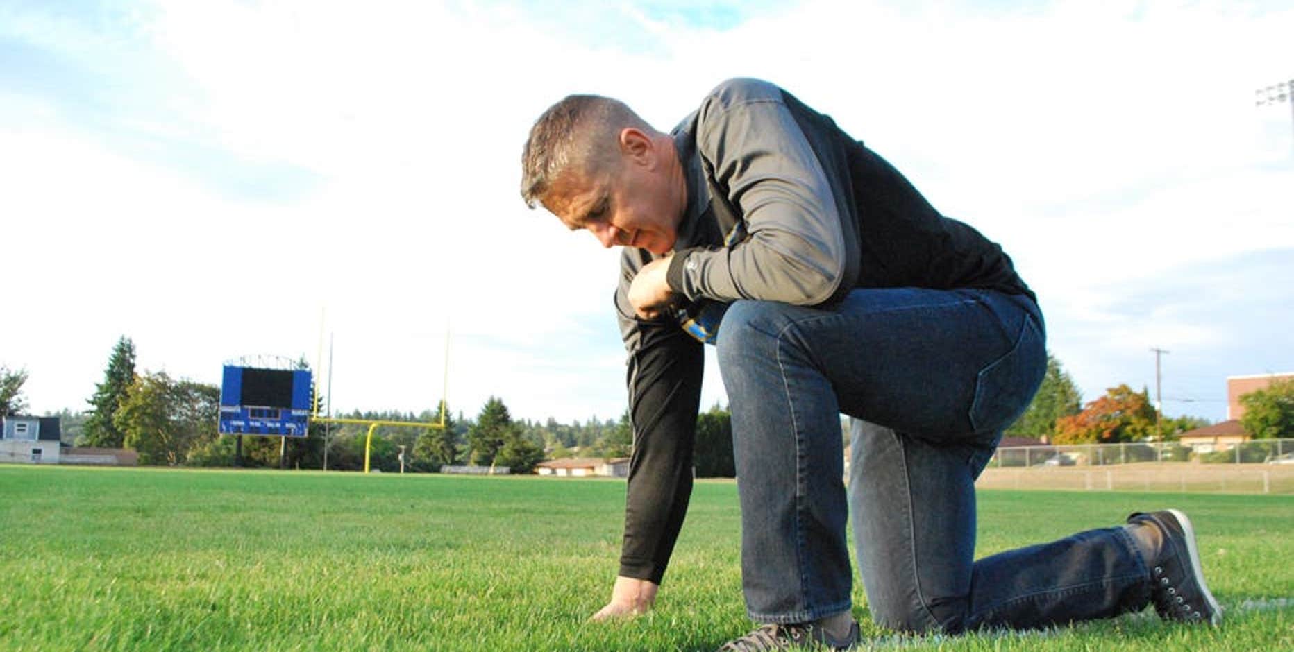 Praying football coach Joe Kennedy discusses his resignation after 1 ...