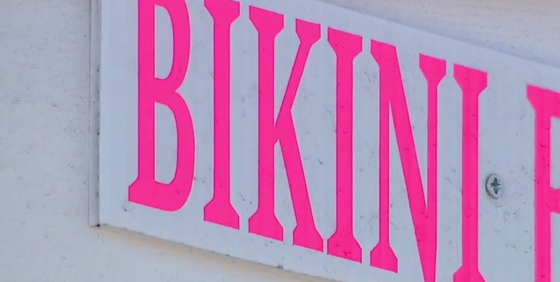 Bikini barista smashes windshield after customer throws drink | FOX 13 ...
