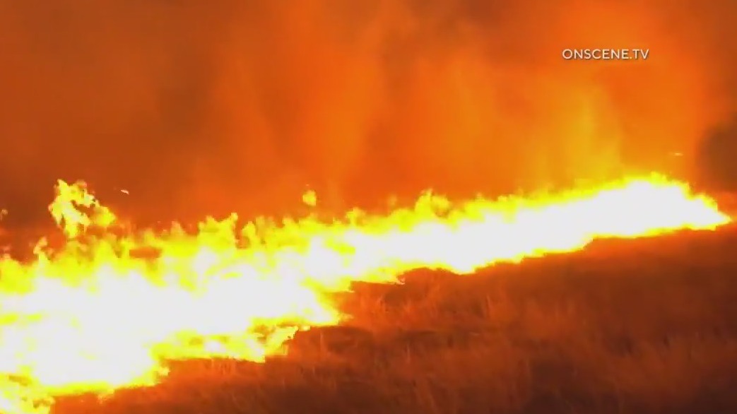 Brush fire closes 15 Freeway | FOX 11 Los Angeles