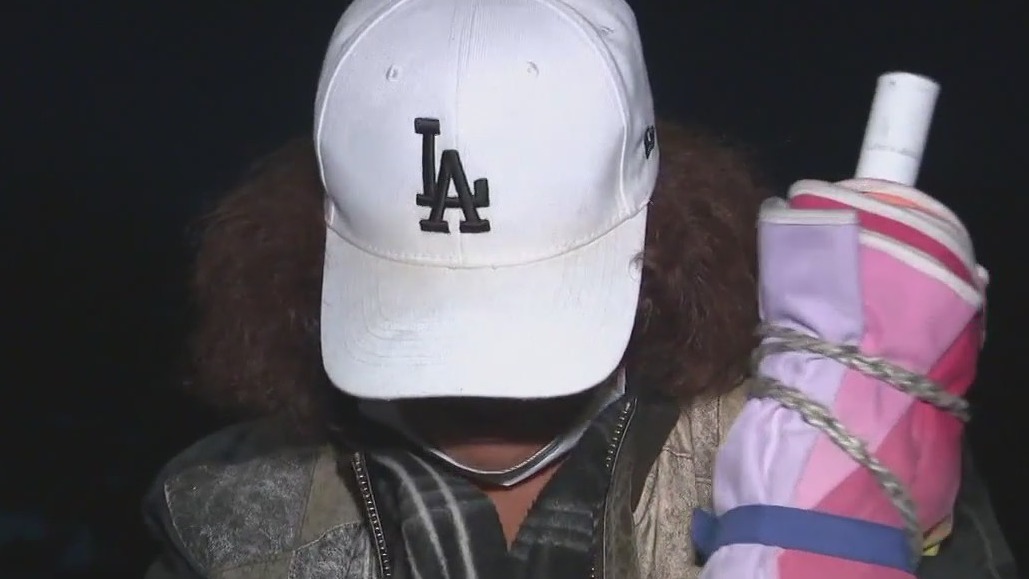 Family-run LA fruit stand robbed at gunpoint | FOX 11 Los Angeles