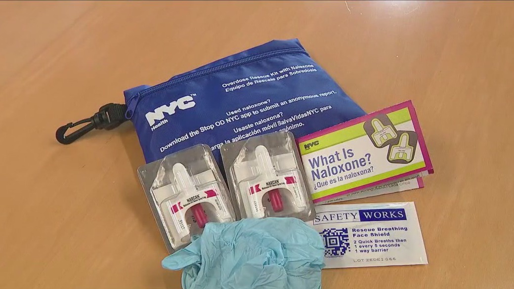 NYC officials show how to use overdose rescue kit | FOX 5 New York
