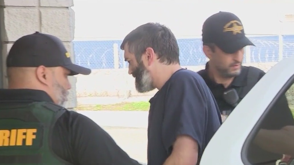 Digging through Stephan Sterns documents | FOX 35 Orlando