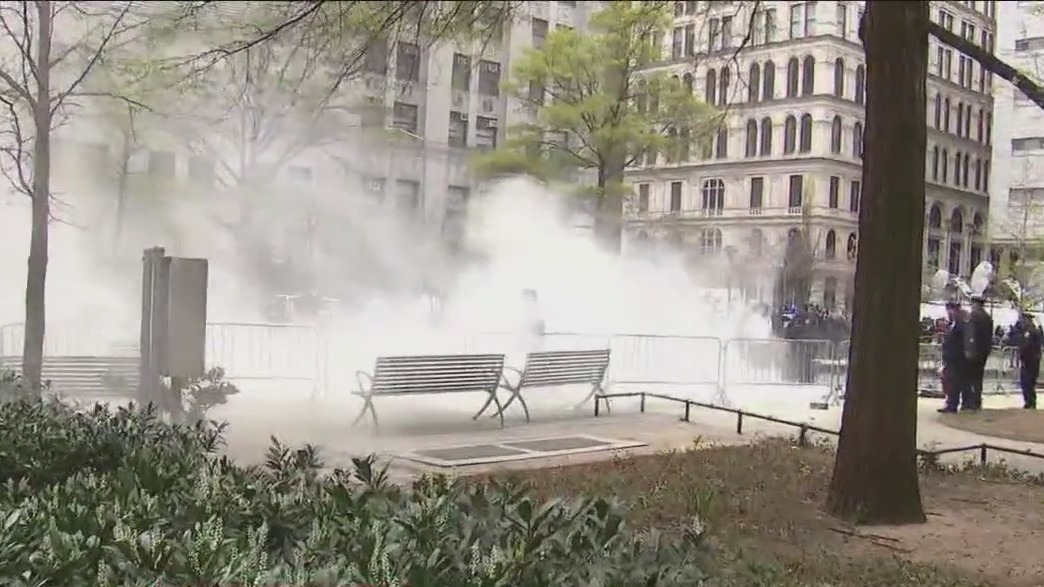 Man sets himself on fire in Manhattan | FOX 5 New York