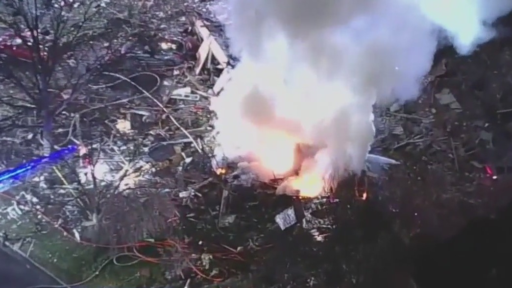 Virginia home explosion kills firefighter | FOX 26 Houston