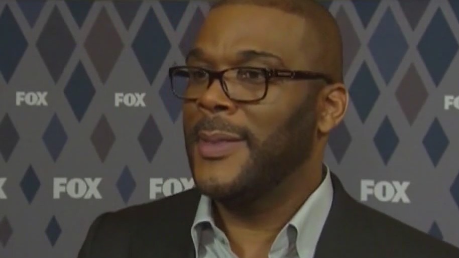 Tyler Perry drives through Atlanta | FOX 5 Atlanta