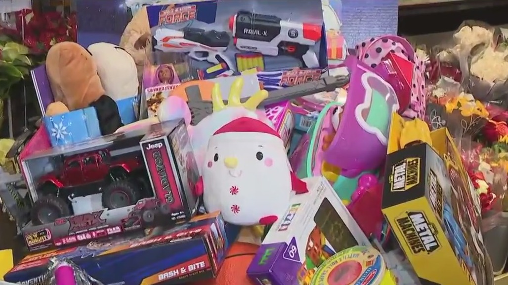Drop off gifts for Toys for Tots | FOX 5 Atlanta