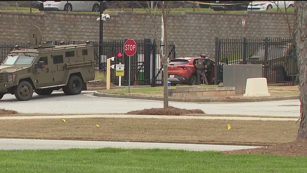 Driver crashes into FBI Atlanta gate | FOX 5 Atlanta