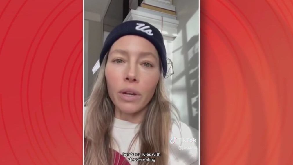 Jessica Biel Talks About Shower Eating
