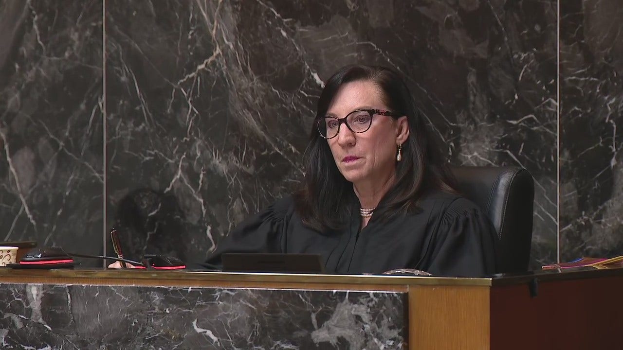 Jennifer Crumbley trial: Texts to lawyer could be fair game | FOX 2 Detroit