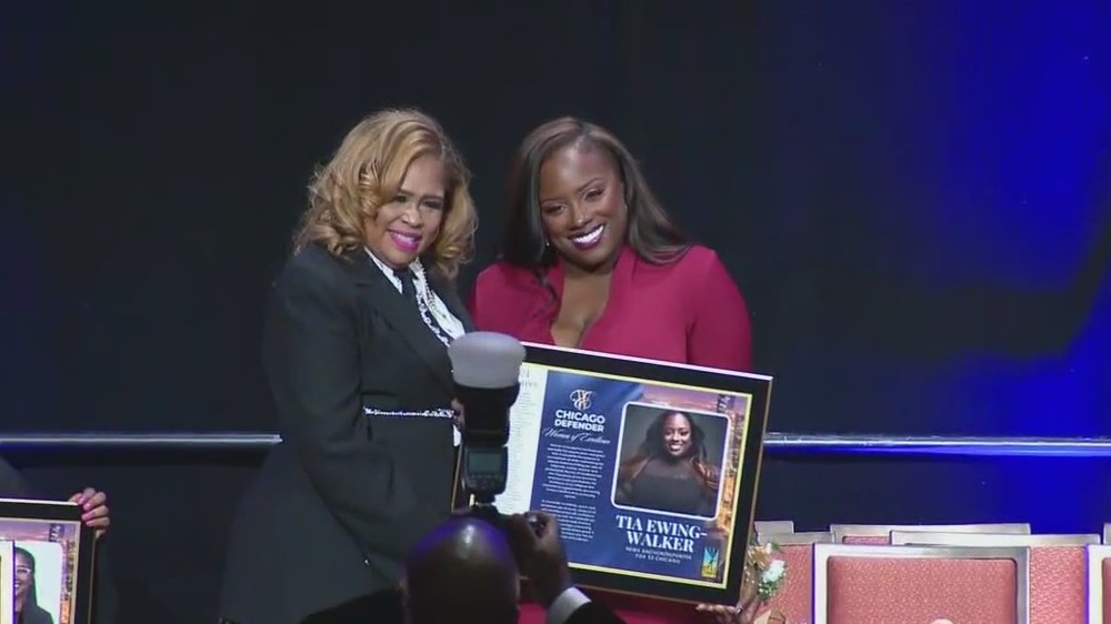 Tia Ewing honored as 'Woman of Excellence' | FOX 32 Chicago