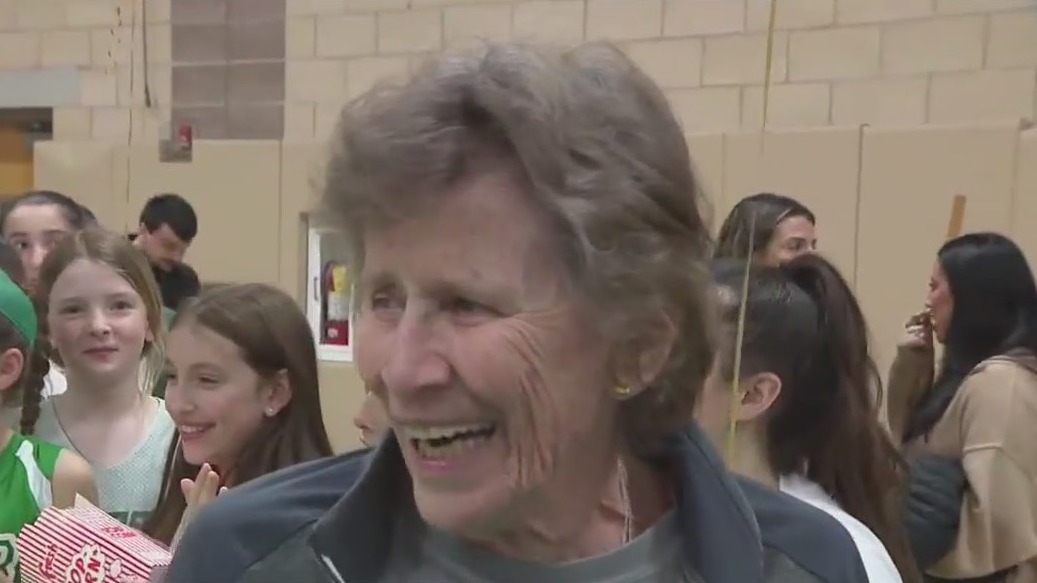 Legendary HS basketball coach wins 800th game | FOX 5 New York