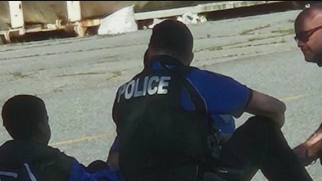 Officers use kindness to save child in distress | FOX 5 Atlanta